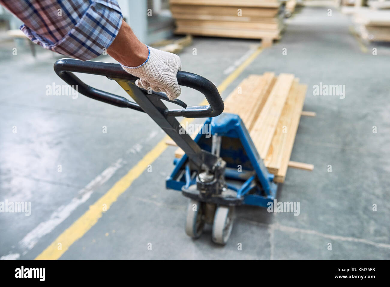 Mover Pulling Cart Close Up Stock Photo - Alamy