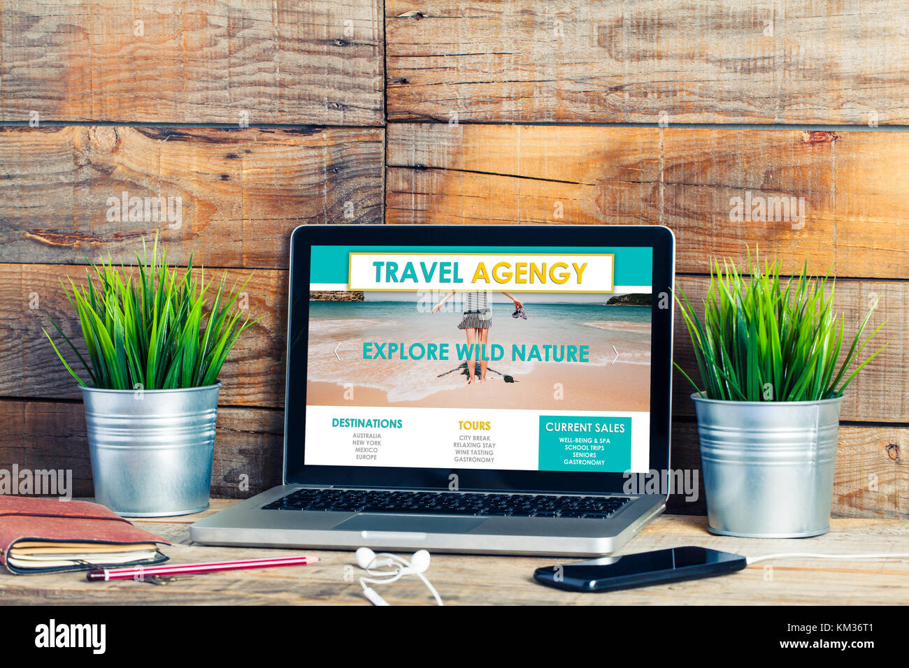 On line travel agency hi-res stock photography and images - Alamy