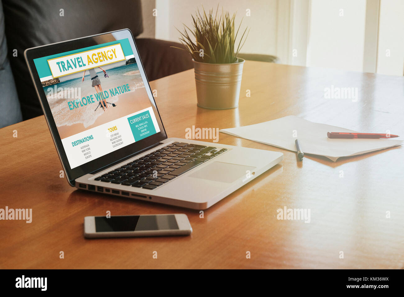 On line travel agency hi-res stock photography and images - Alamy
