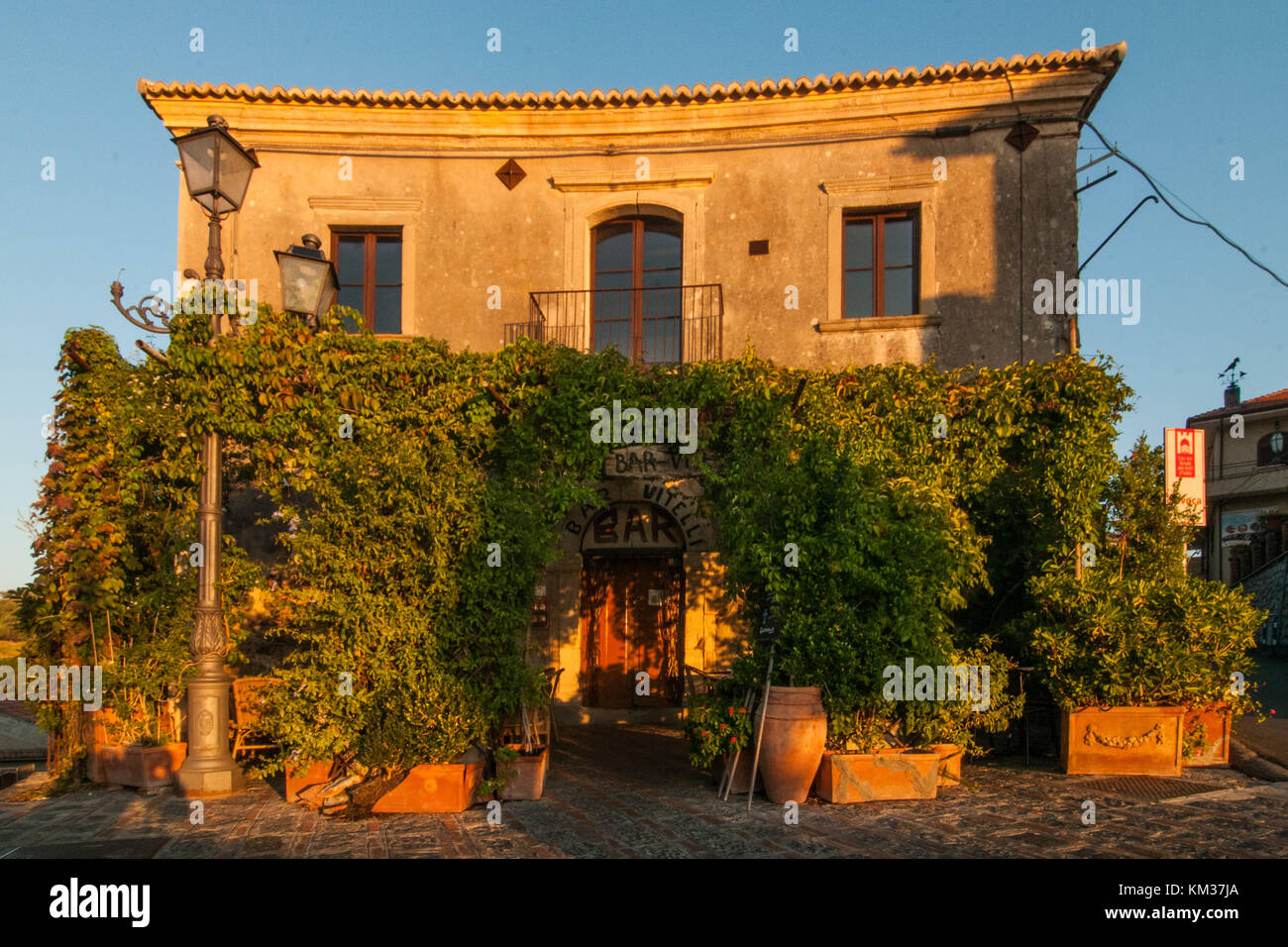 Bar vitelli hi-res stock photography and images - Alamy