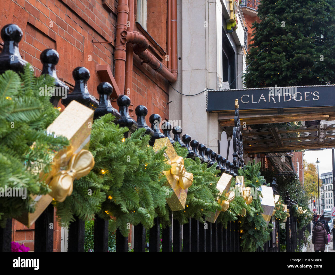 Claridges exterior hi-res stock photography and images - Alamy