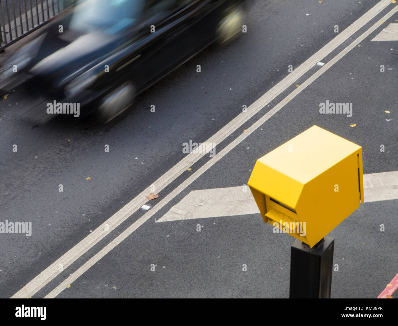 Traffic police checking licence hi-res stock photography and images - Alamy