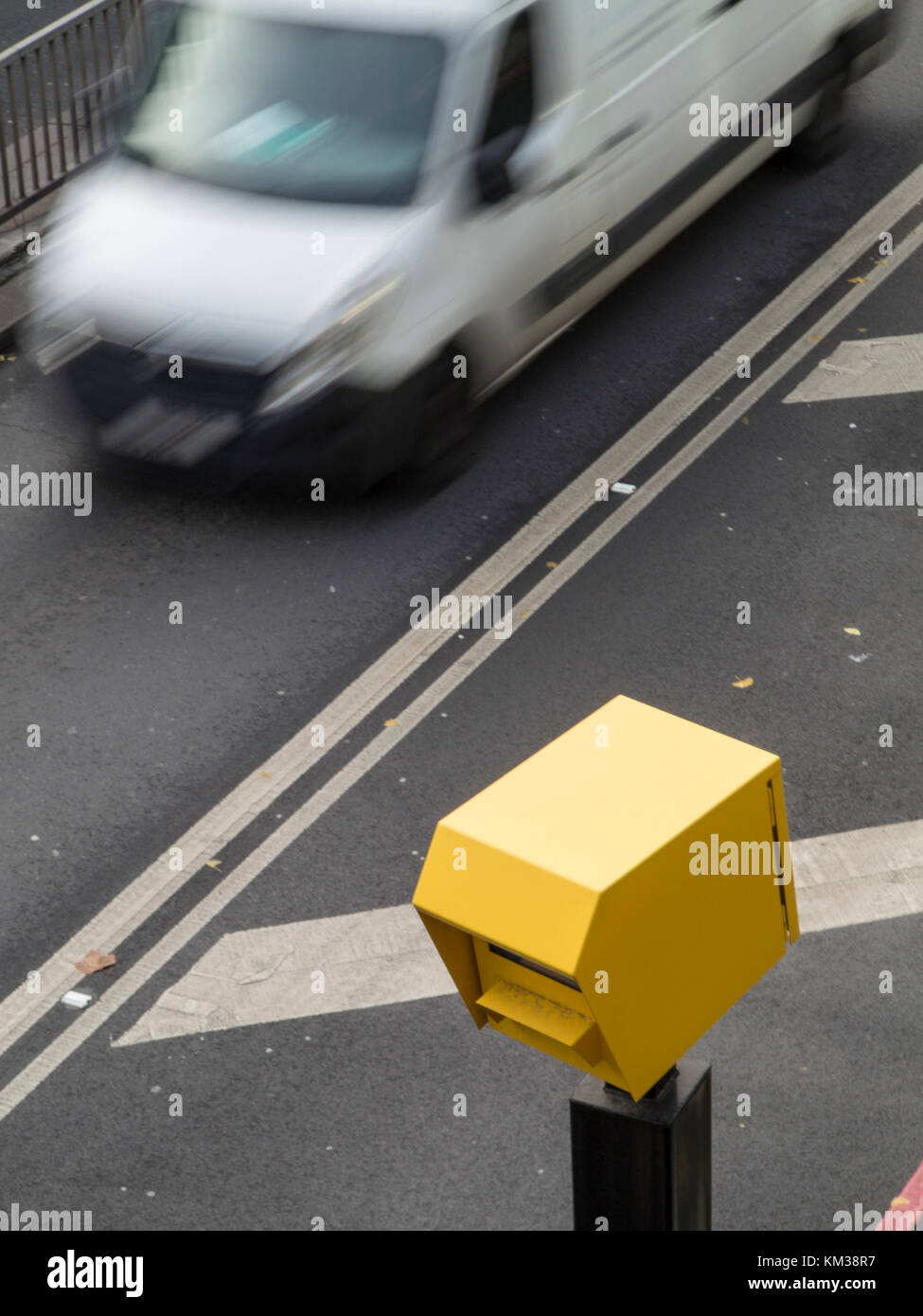Checking speed of vehicles hi-res stock photography and images - Alamy