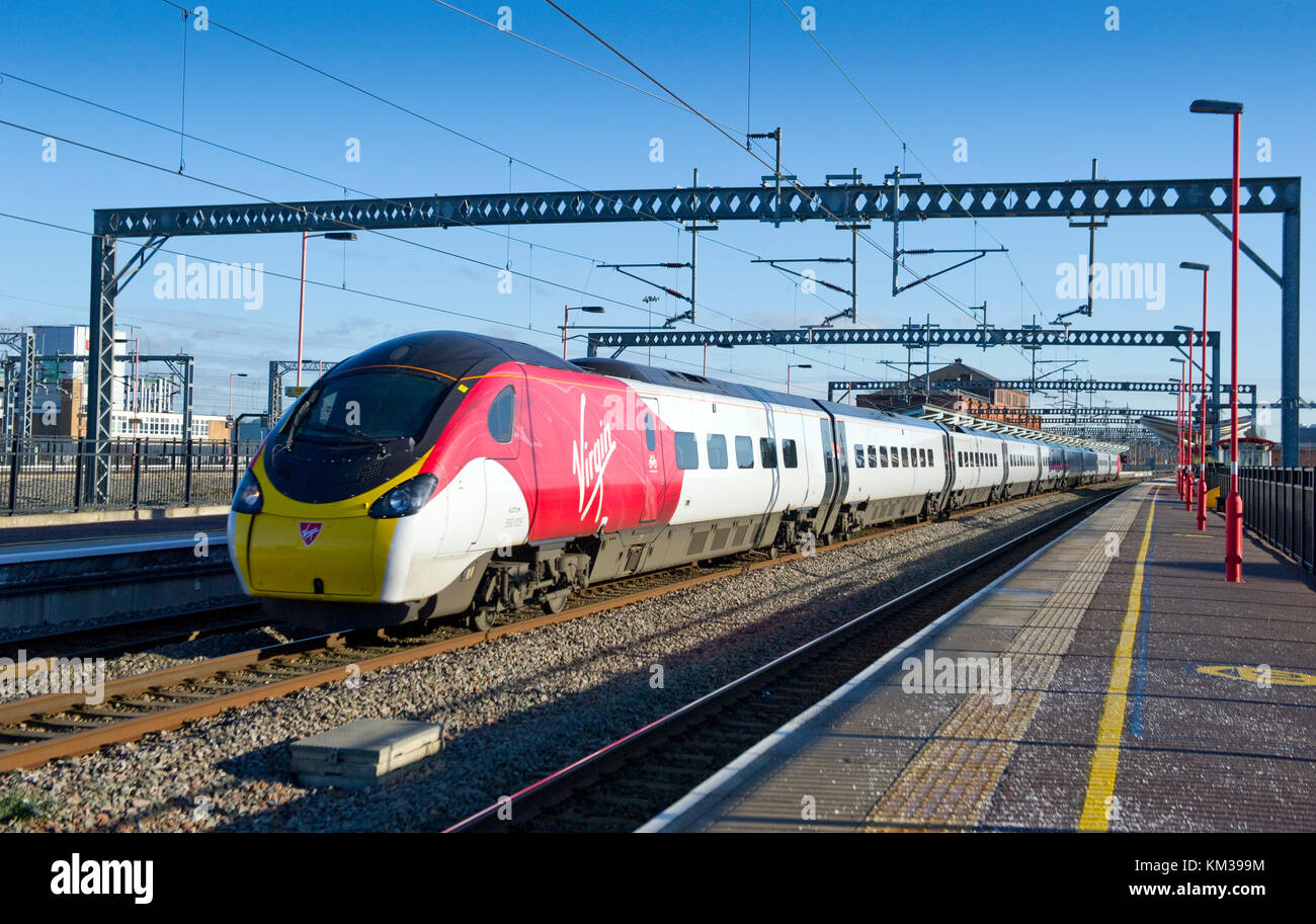 Virgin Trains Livery Stock Photos & Virgin Trains Livery Stock Images ...