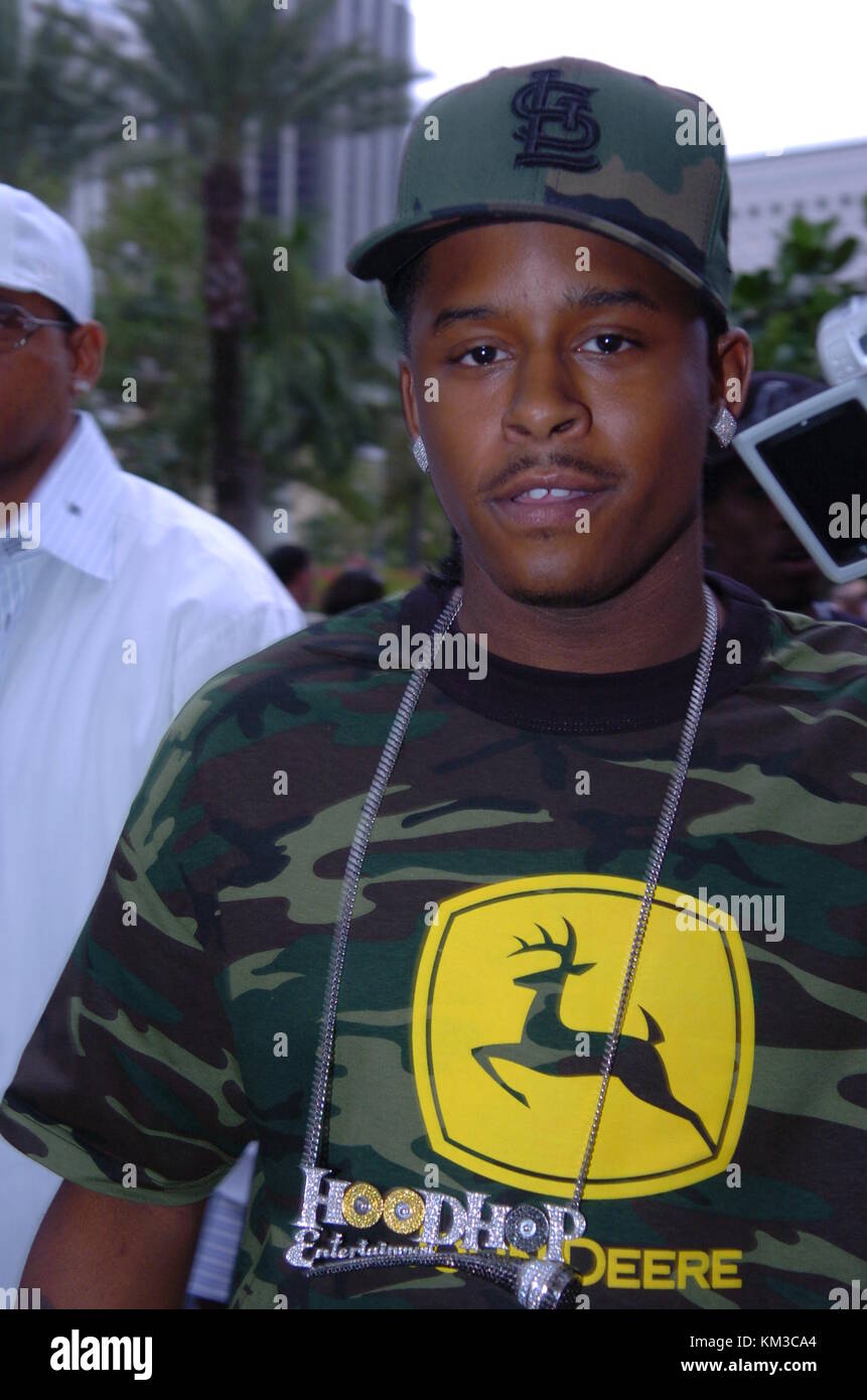 MIAMI - OCTOBER 10: Jokwan arrives at the 2004 Source Hip-Hop Music ...