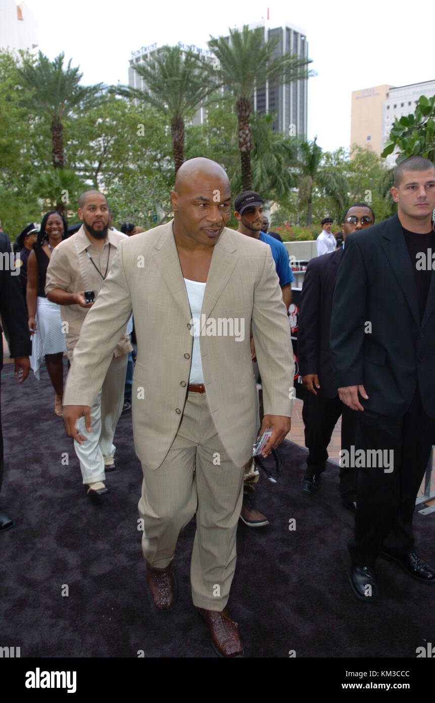 MIAMI - OCTOBER 10: Mike Tyson arrives at the 2004 Source Hip-Hop Music ...