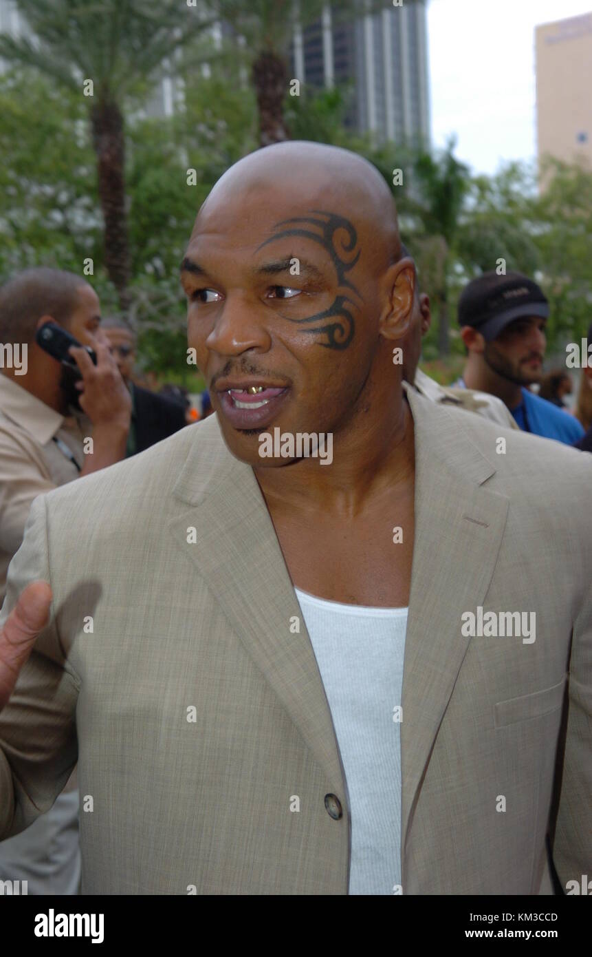 MIAMI - OCTOBER 10: Mike Tyson arrives at the 2004 Source Hip-Hop Music ...