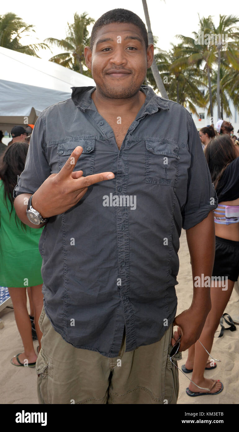 MIAMI BEACH, FL - FEBRUARY 08: Actor Omar Benson Miller parties in ...