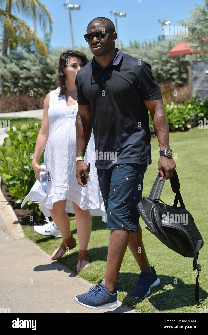 MIAMI BEACH, FL - JUNE 19: NFL great Reggie Bush and his very pregnant ...