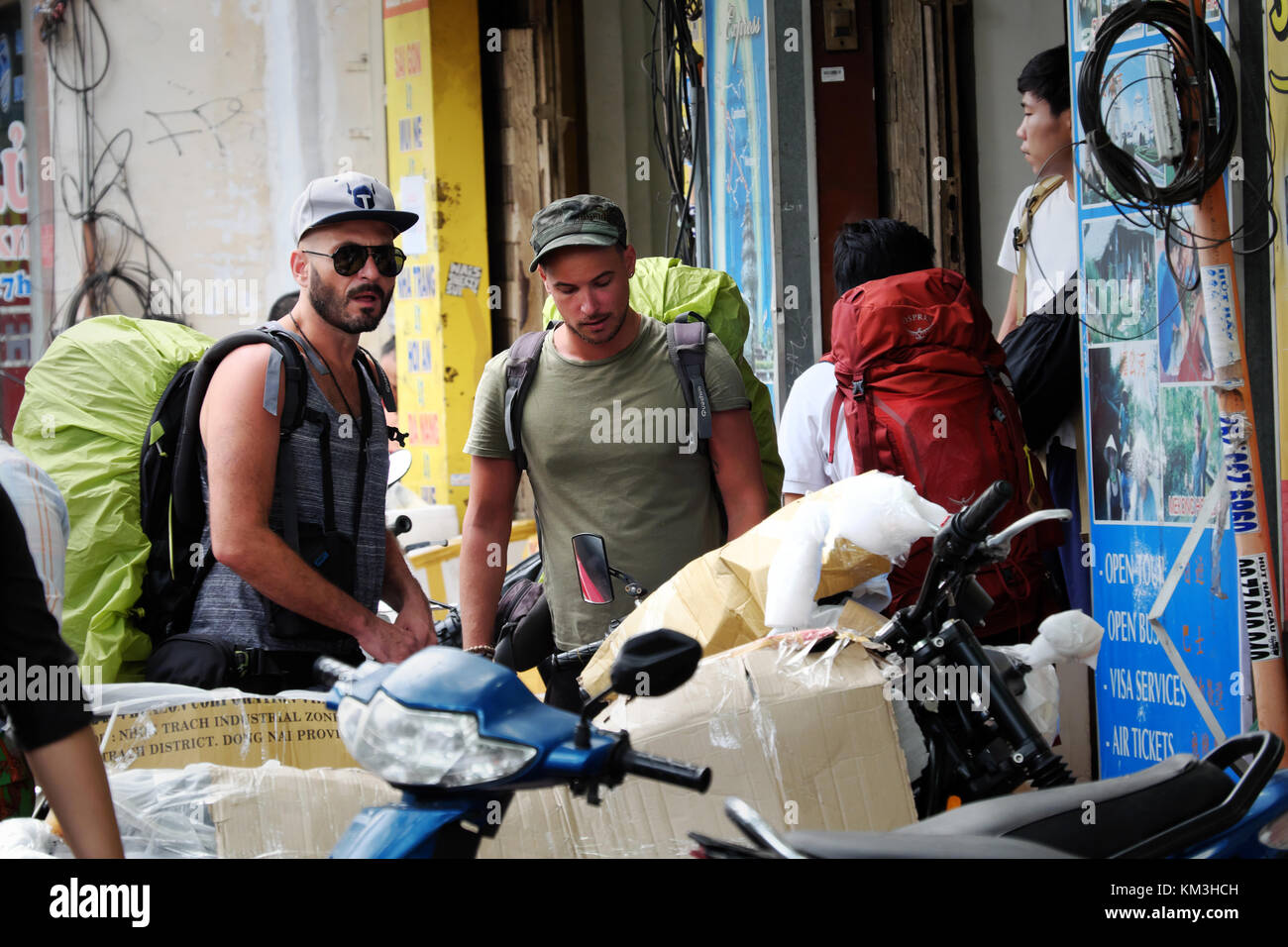 Backpacking group hi-res stock photography and images - Alamy