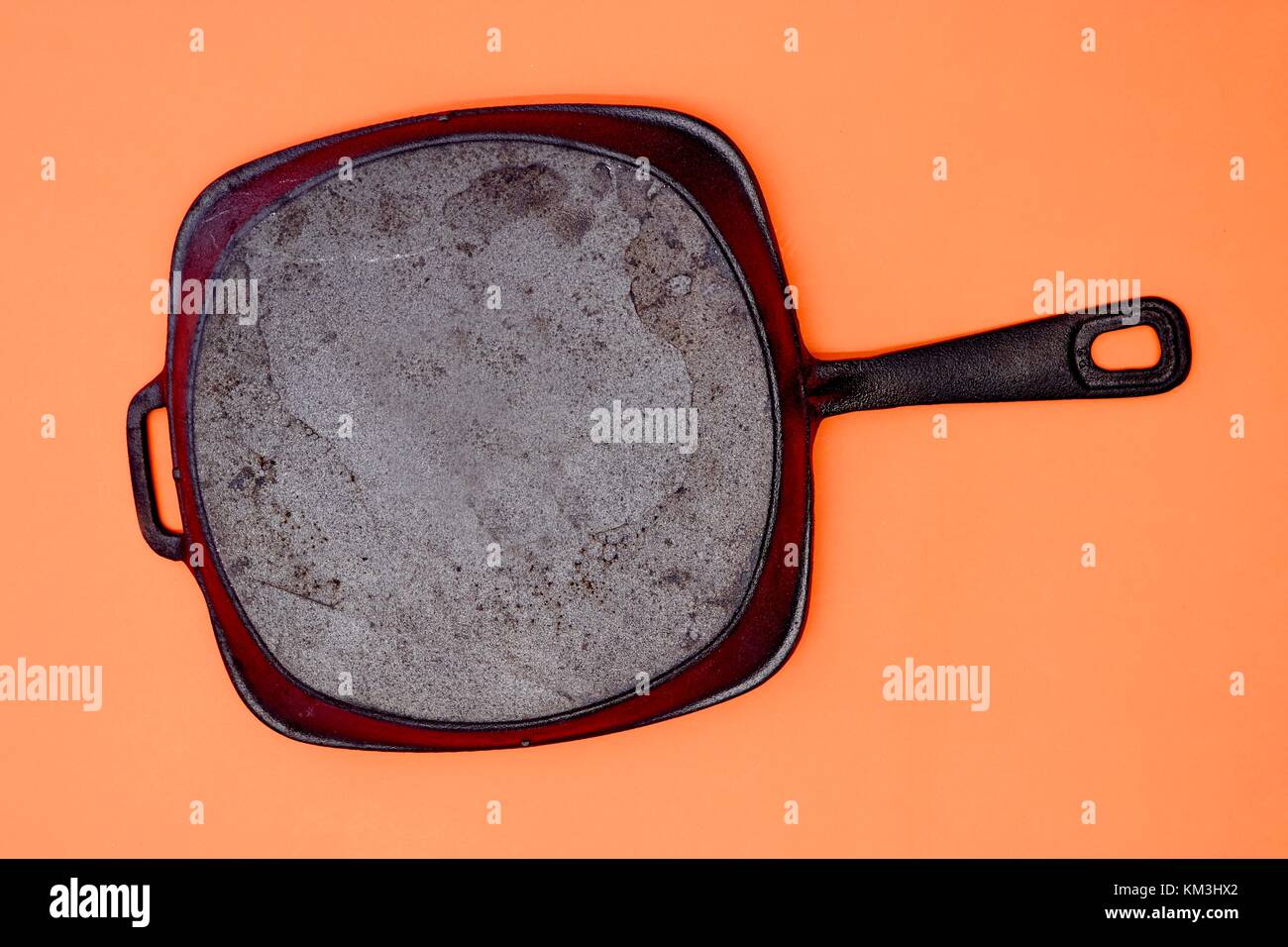A studio photo of a frying pan skillet Stock Photo - Alamy