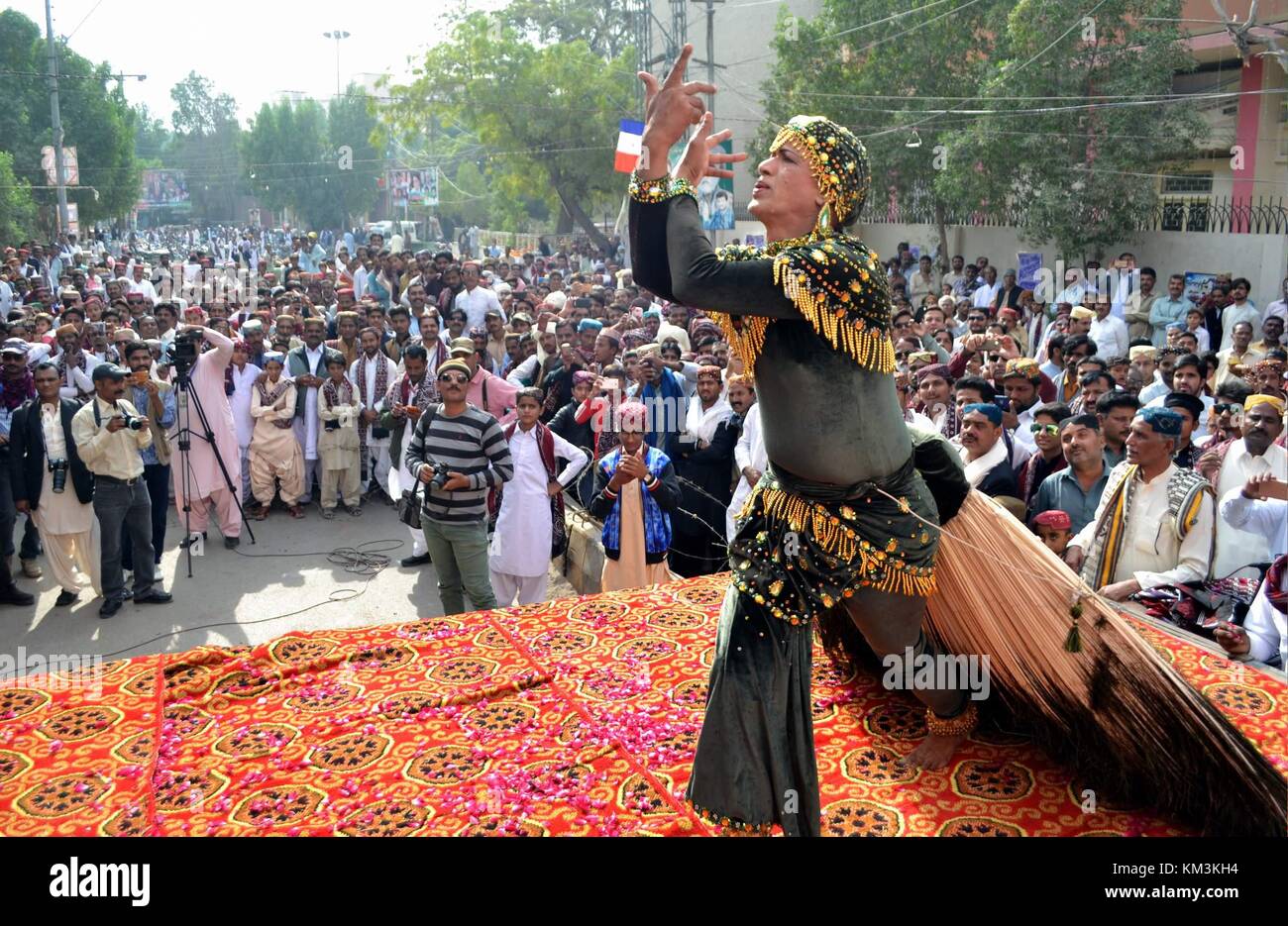 Hyderabad, Pakistan. 03rd Dec, 2017. Famous classical dancer performing ...