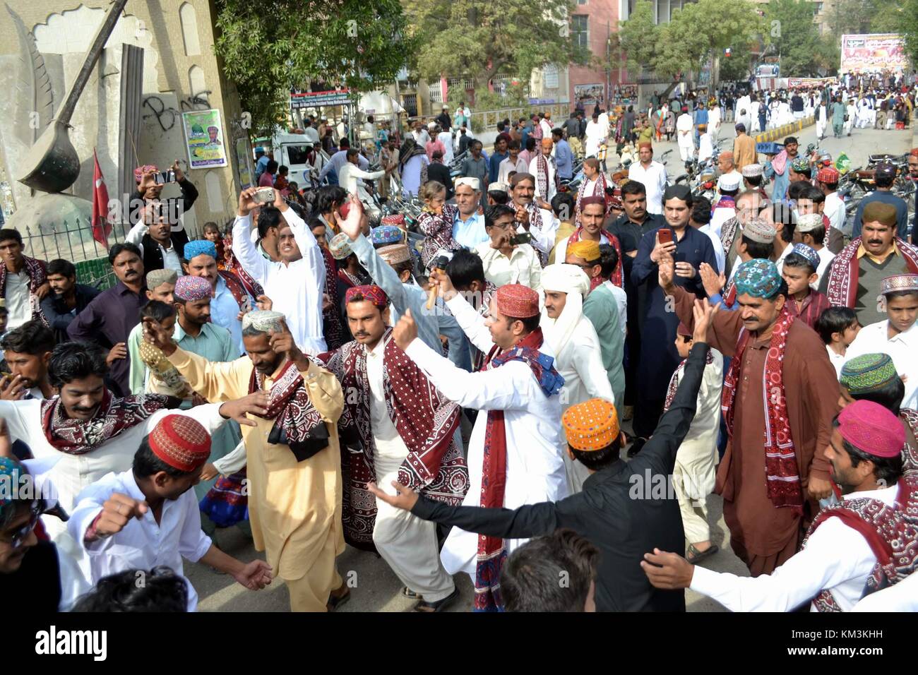 Sindhi dance hi-res stock photography and images - Alamy