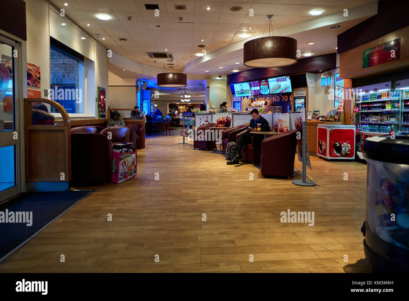 Pumpkin restaurant and bar on northbound platform at Crewe Stock Photo ...