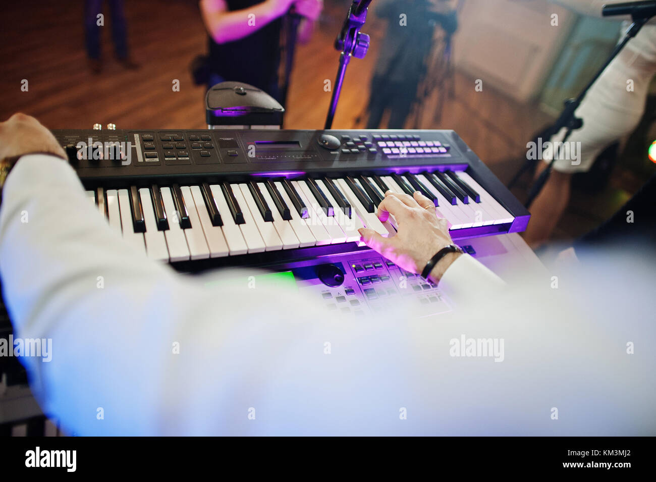 Male keyboardist hi-res stock photography and images - Alamy