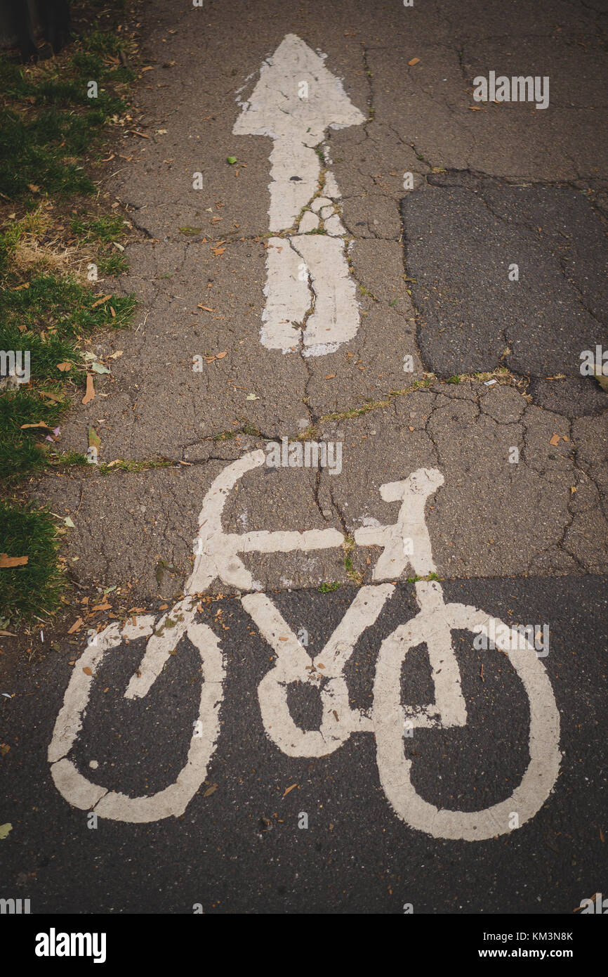 Cycle path road sign hi-res stock photography and images - Alamy