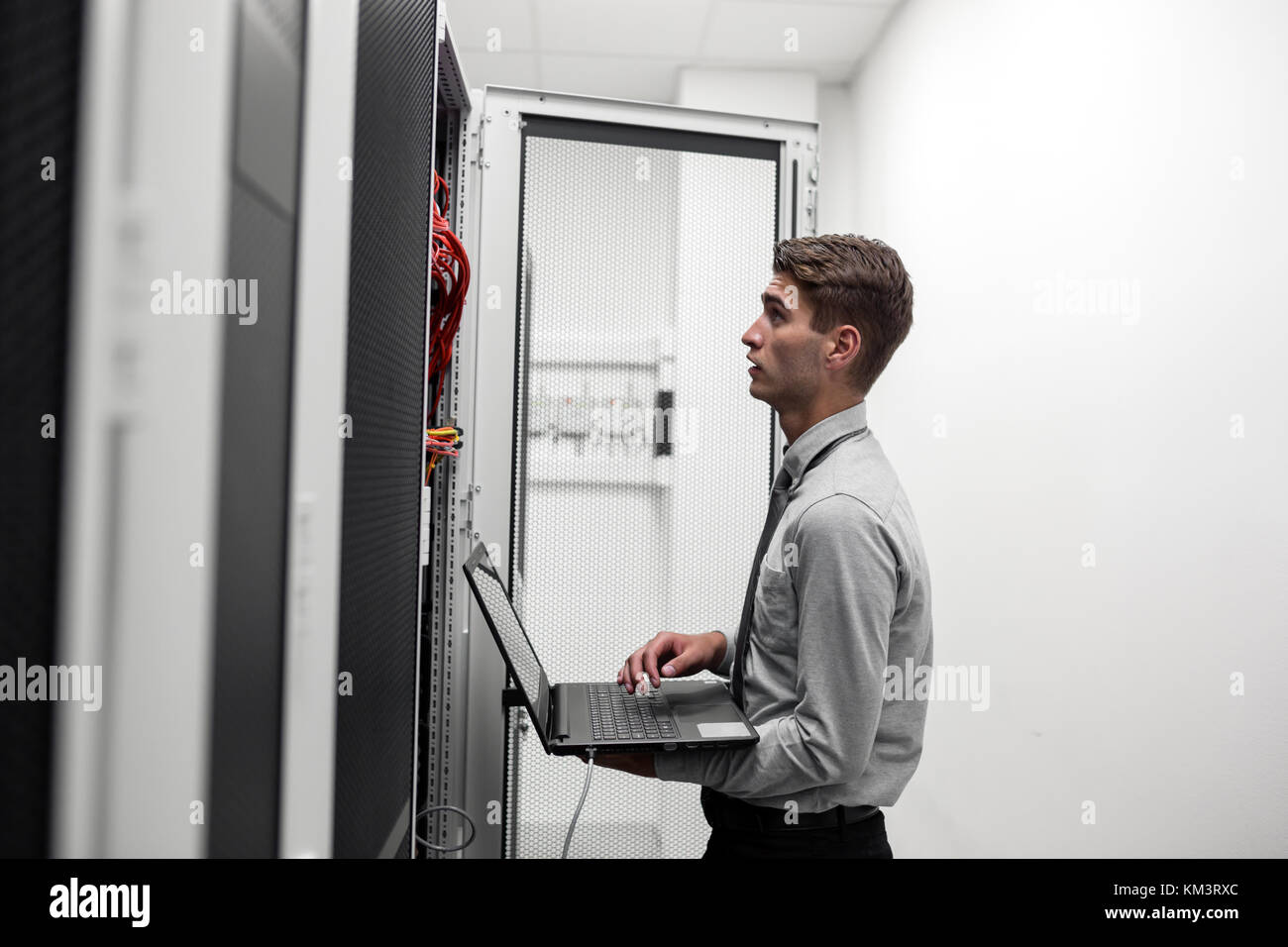 Laptop data center web hi-res stock photography and images - Alamy
