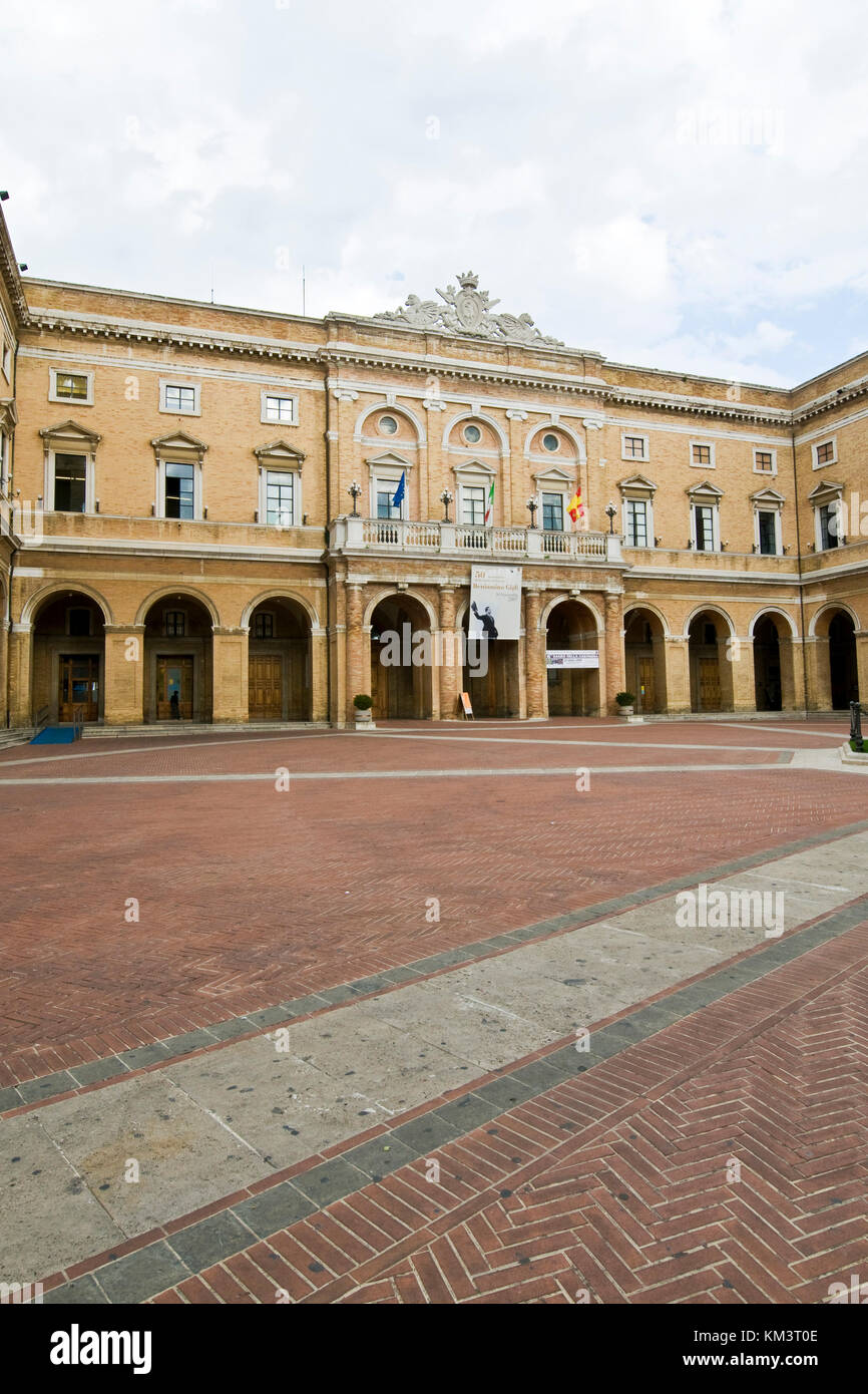 Piazza Giacomo Leopardi, Recanati, Marche, Italy Stock Photo - Alamy