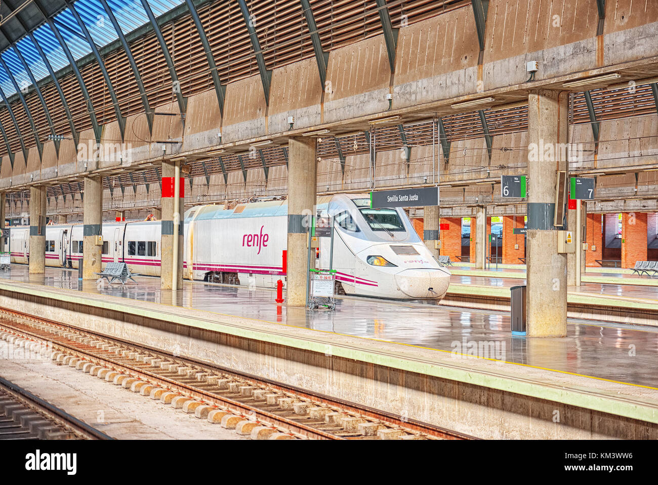 Train at platform inside santa justa railway station hi-res stock ...