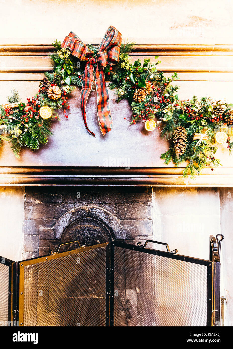 A rope wreath hung over the fireplace in the Great Hall at Chastleton ...