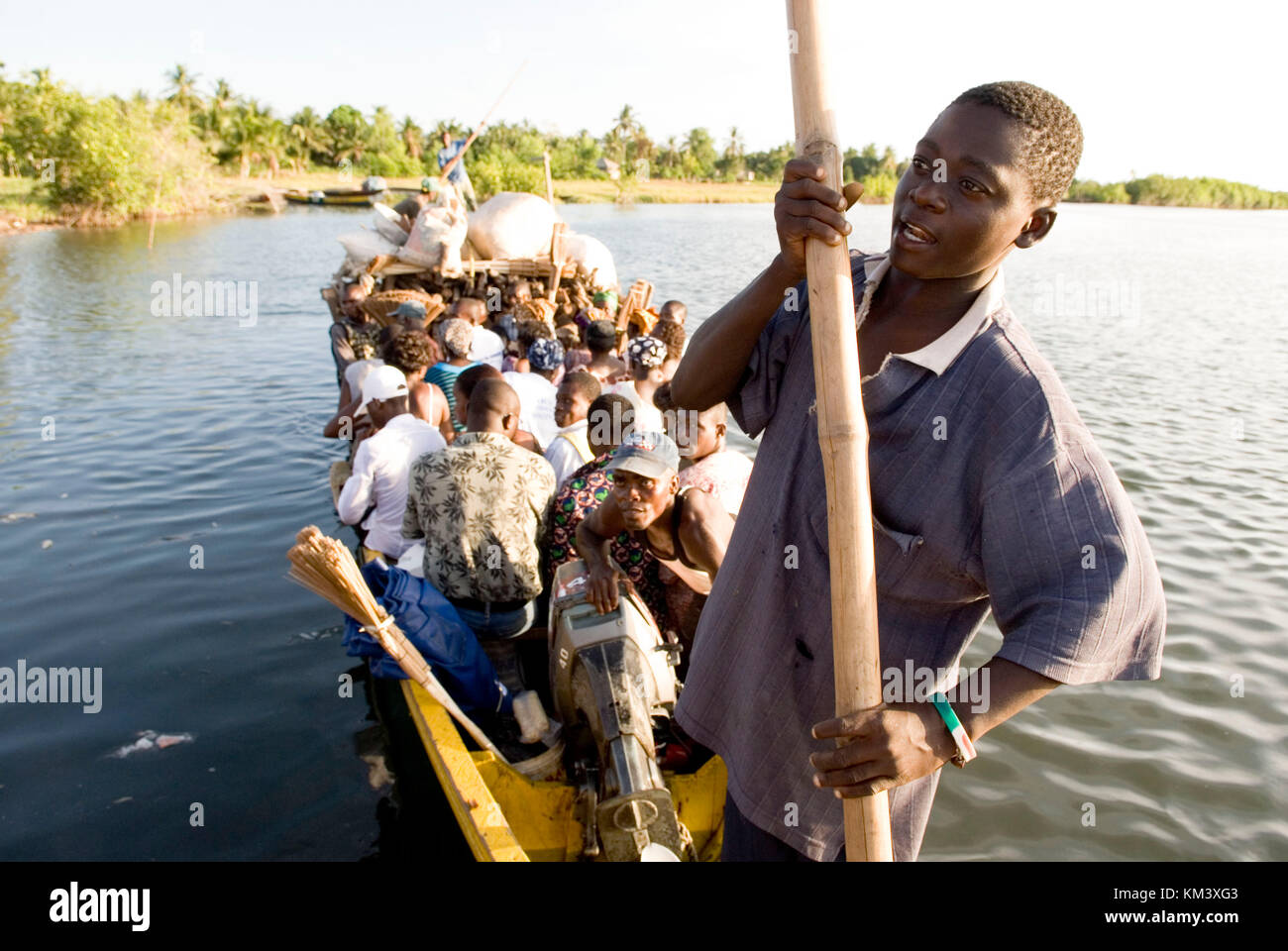 Anyiena, the market on boats , Volta river, Ghana, West Africa, Africa ...
