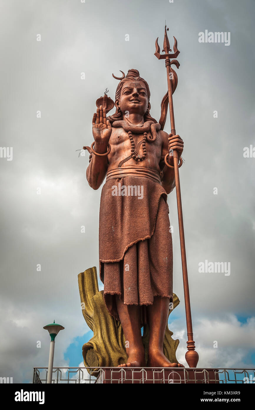 Giant statue of hindu divinity Lord Shiva at Ganga Talao, Grand Bassin ...