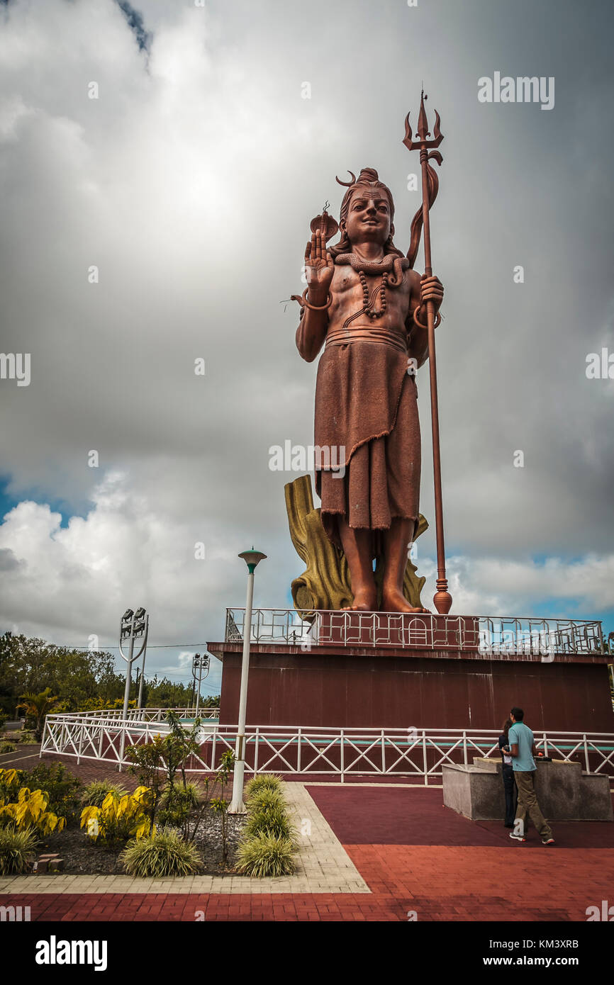 Giant statue of hindu divinity Lord Shiva at Ganga Talao, Grand Bassin ...