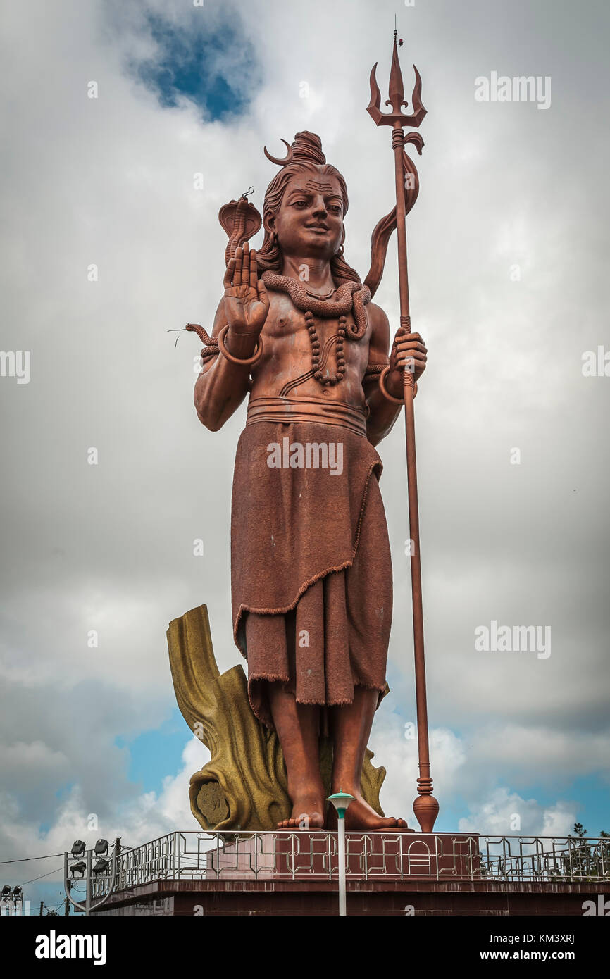Giant statue of hindu divinity Lord Shiva at Ganga Talao, Grand Bassin ...