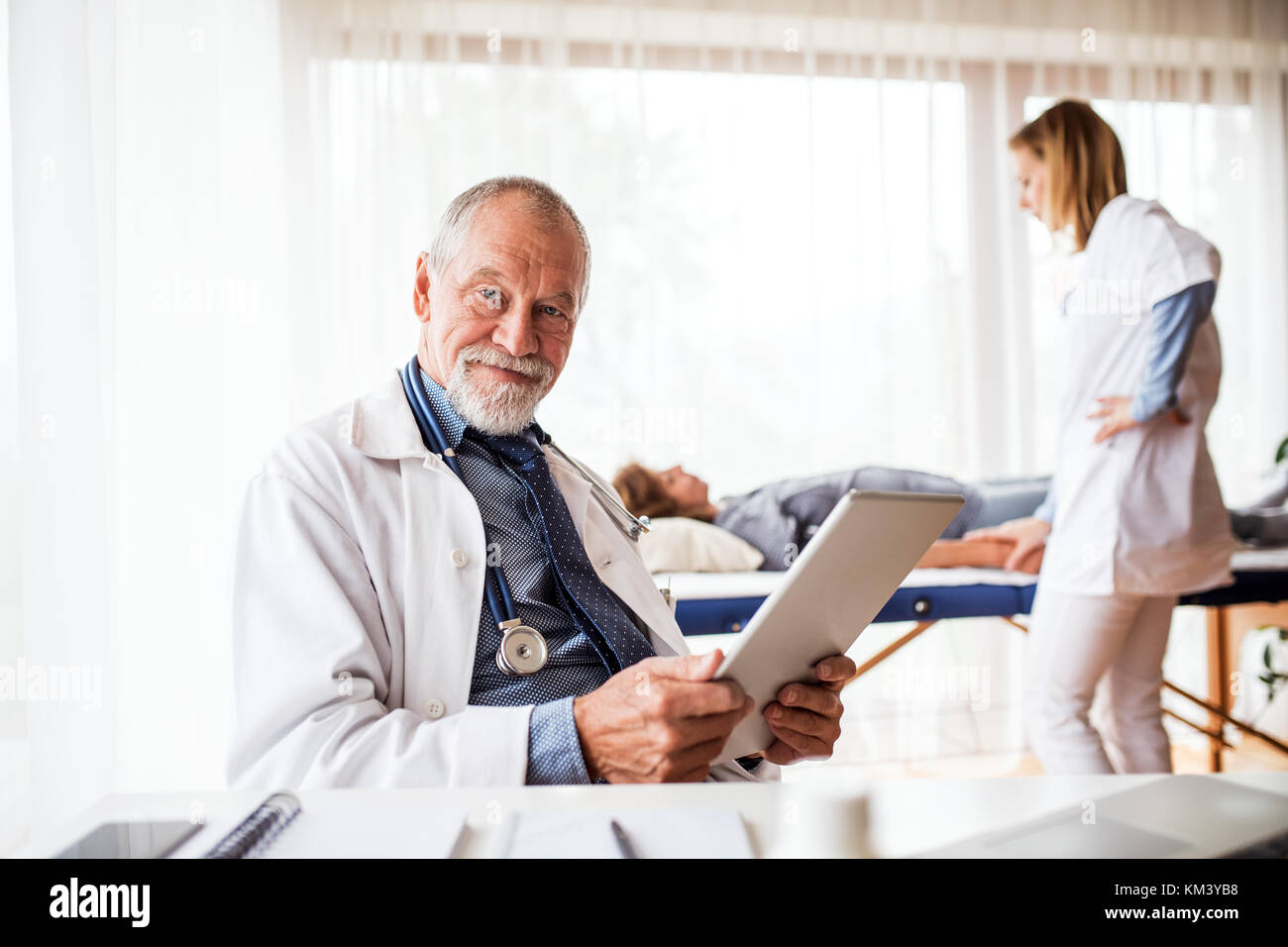 Doctor office bed hi-res stock photography and images - Alamy