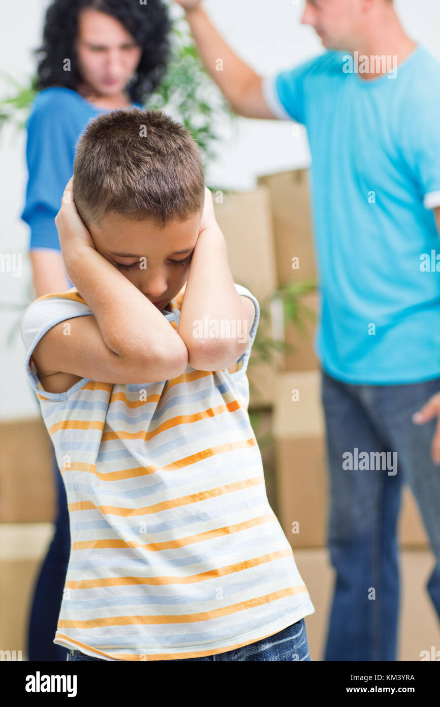 Man moving house sad hi-res stock photography and images - Alamy