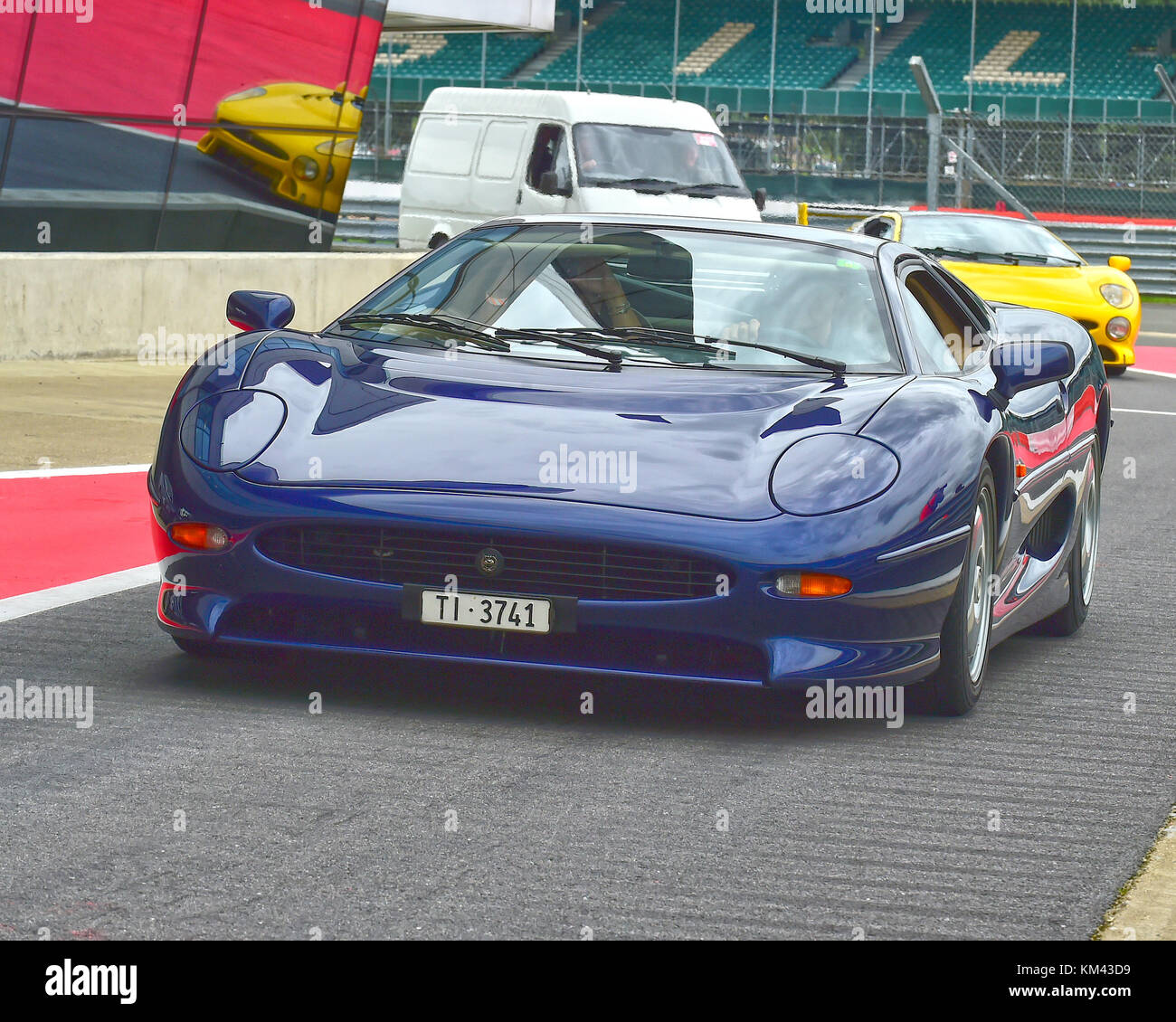 Jaguar XJ220, XJ220, Silverstone Classic, July 2017, Silverstone, Chris ...
