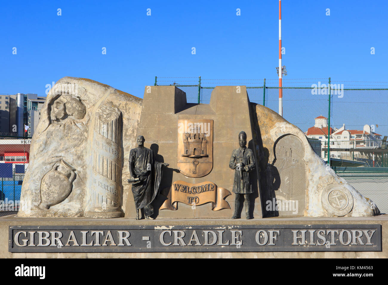 Gibraltar statue soldier hi-res stock photography and images - Alamy