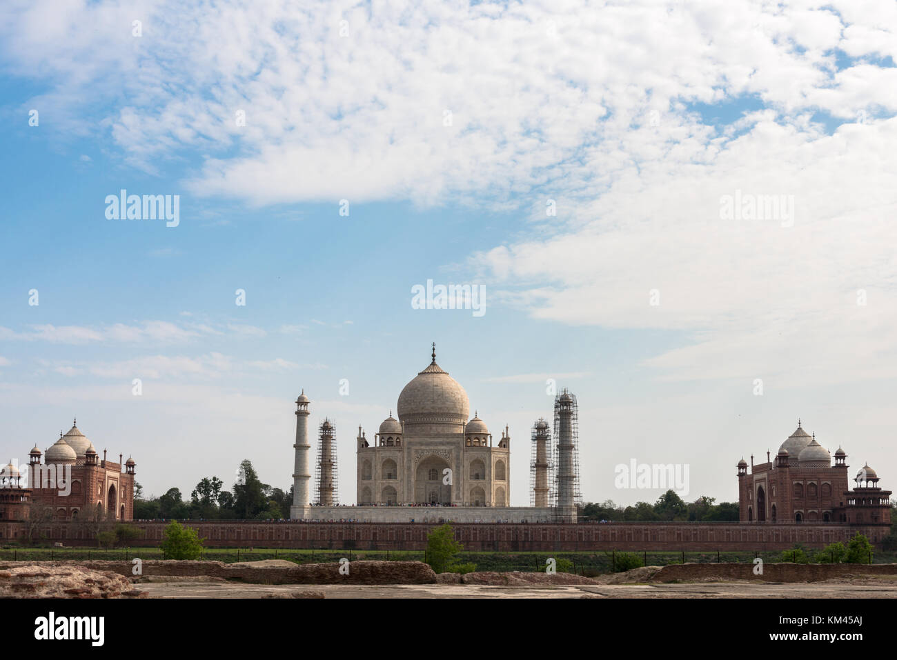 Wide angle picture of amazing architecture Taj Mahal in a blue sky day ...