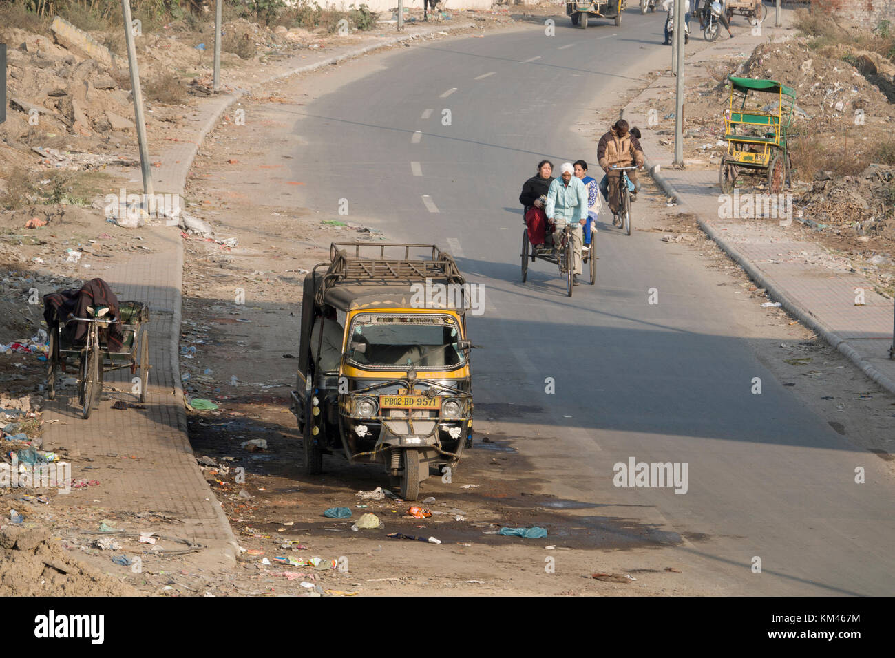 Rustic street scene in Amritsar, Punjab, India Stock Photo - Alamy Rustic street scene in Amritsar, Punjab, India Stock Photo - Alamy