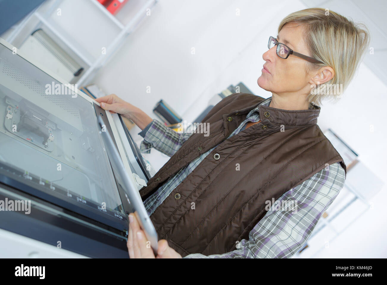 woman using printer on table Stock Photo - Alamy
