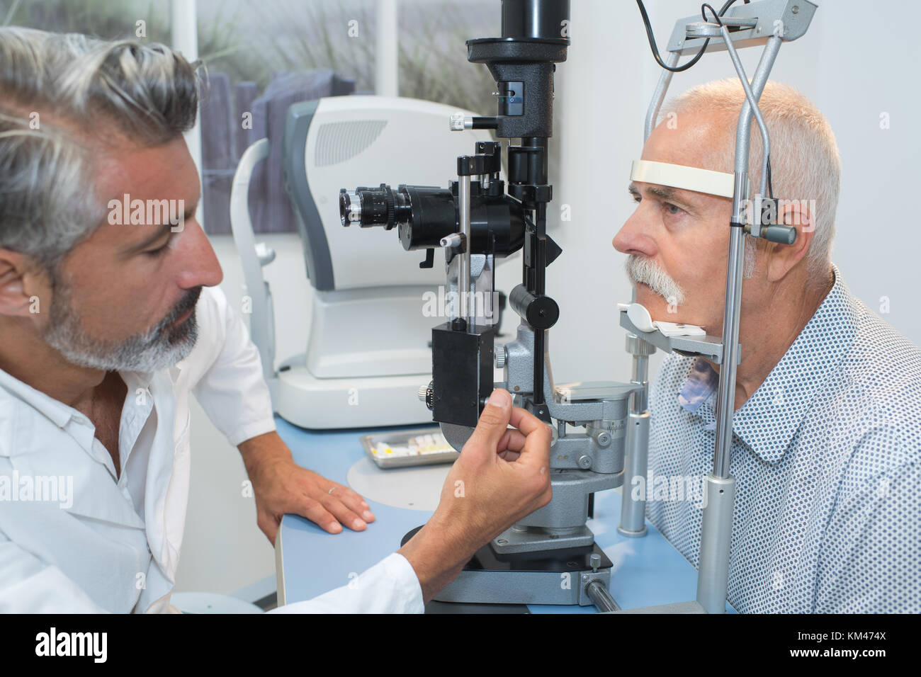 senior man having an eye test Stock Photo - Alamy