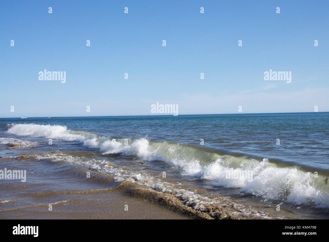 Beach Scene Wave Stock Photo - Alamy