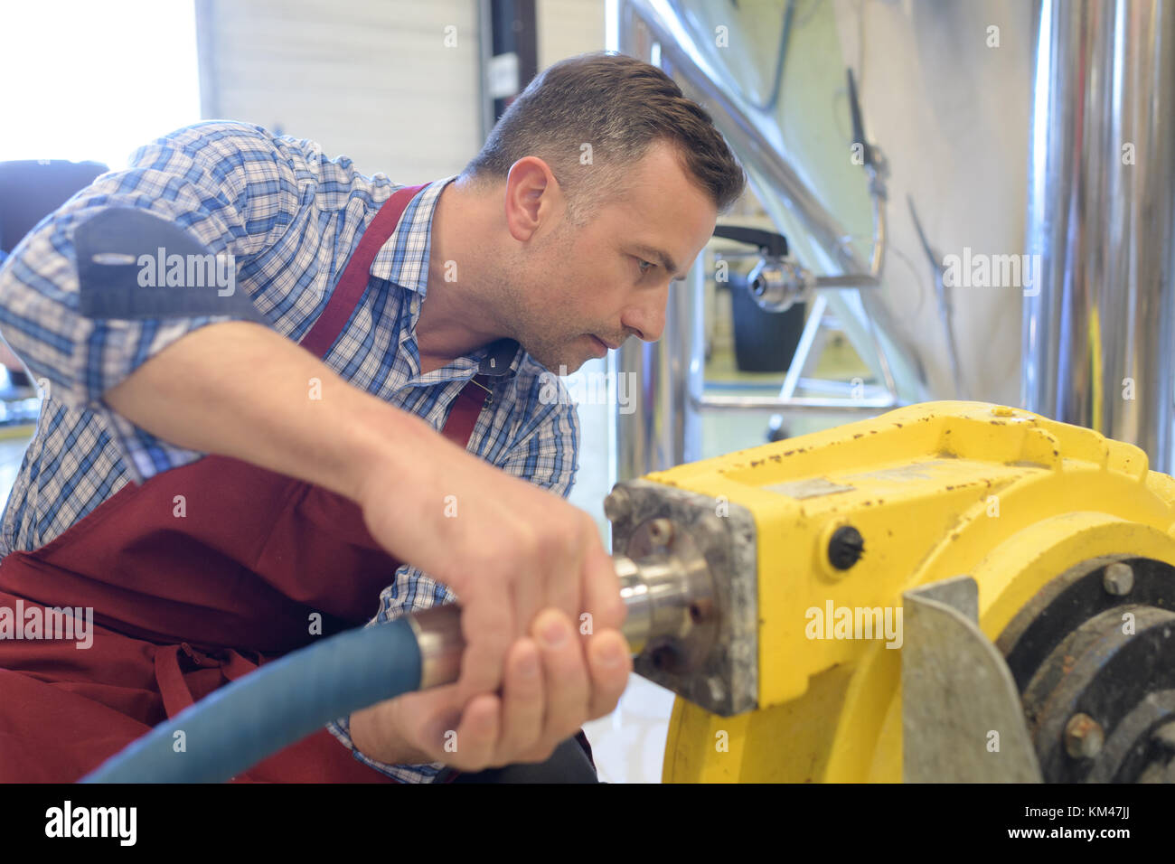Man fixing tractor hi-res stock photography and images - Alamy