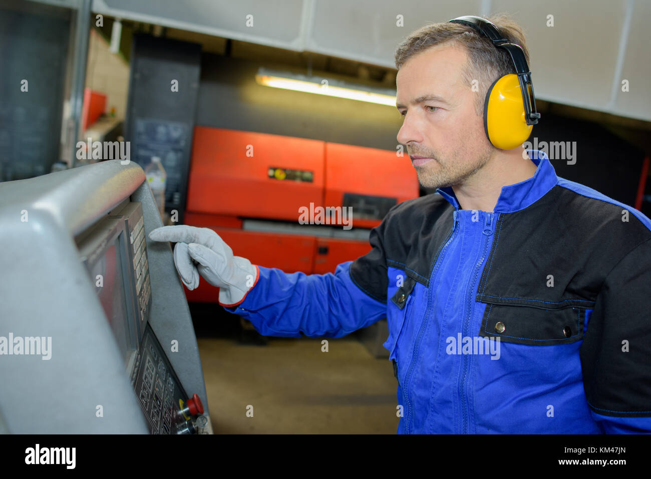 Machinist operating machine hi-res stock photography and images - Alamy