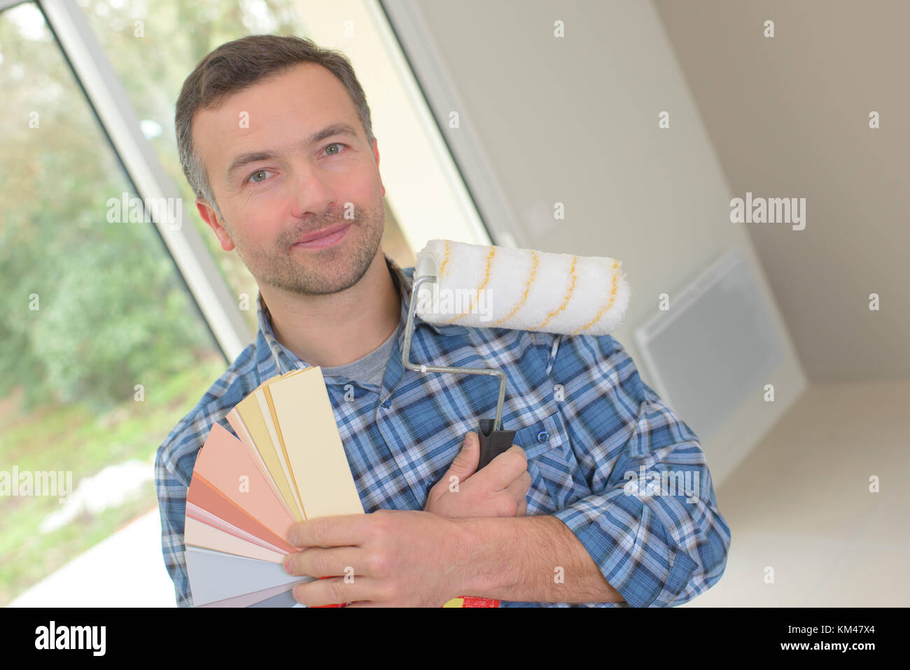 man holding color palette and roller brush Stock Photo - Alamy