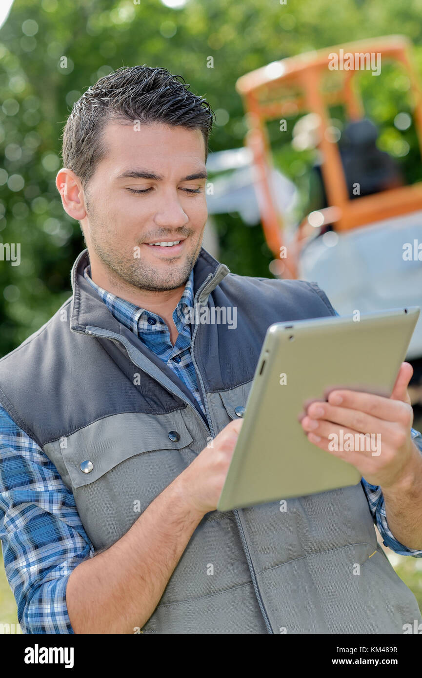 Foreman checking his e-mails Stock Photo - Alamy Foreman checking his e-mails Stock Photo - Alamy