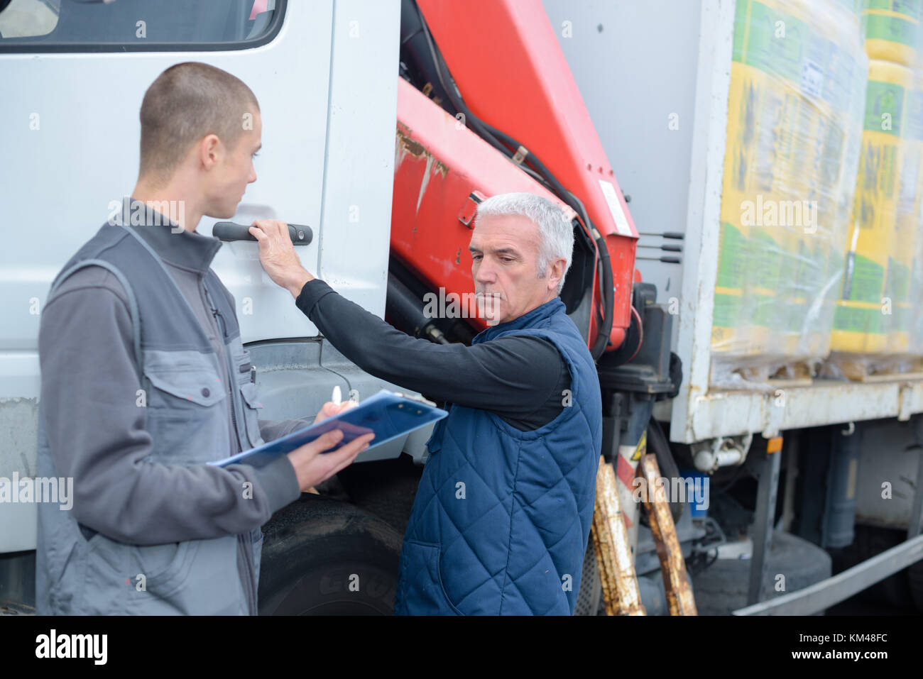 Woman working on a truck hi-res stock photography and images - Alamy