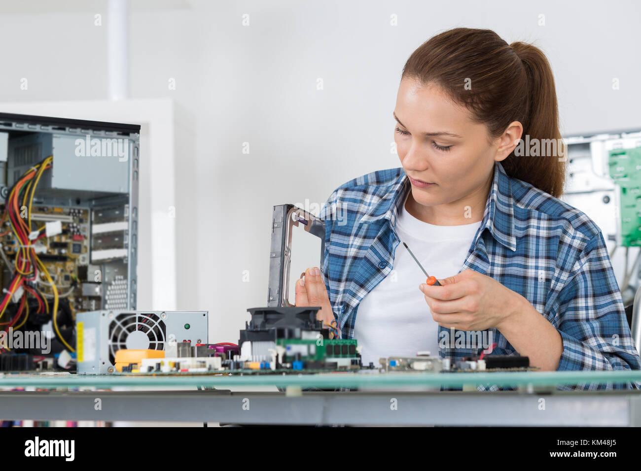 Woman repairing computer Stock Photo - Alamy