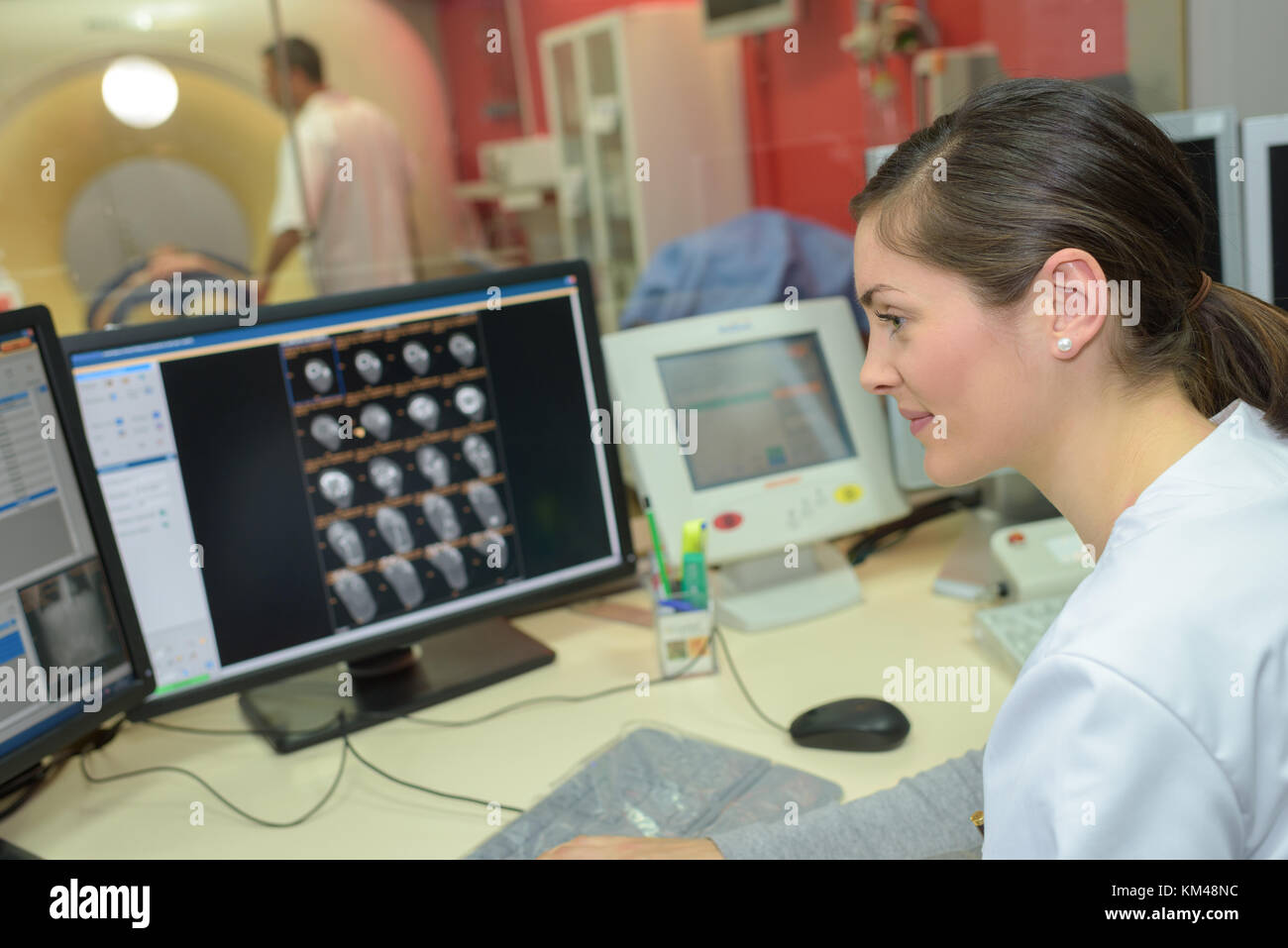 Radiologist interpreting scan results Stock Photo - Alamy
