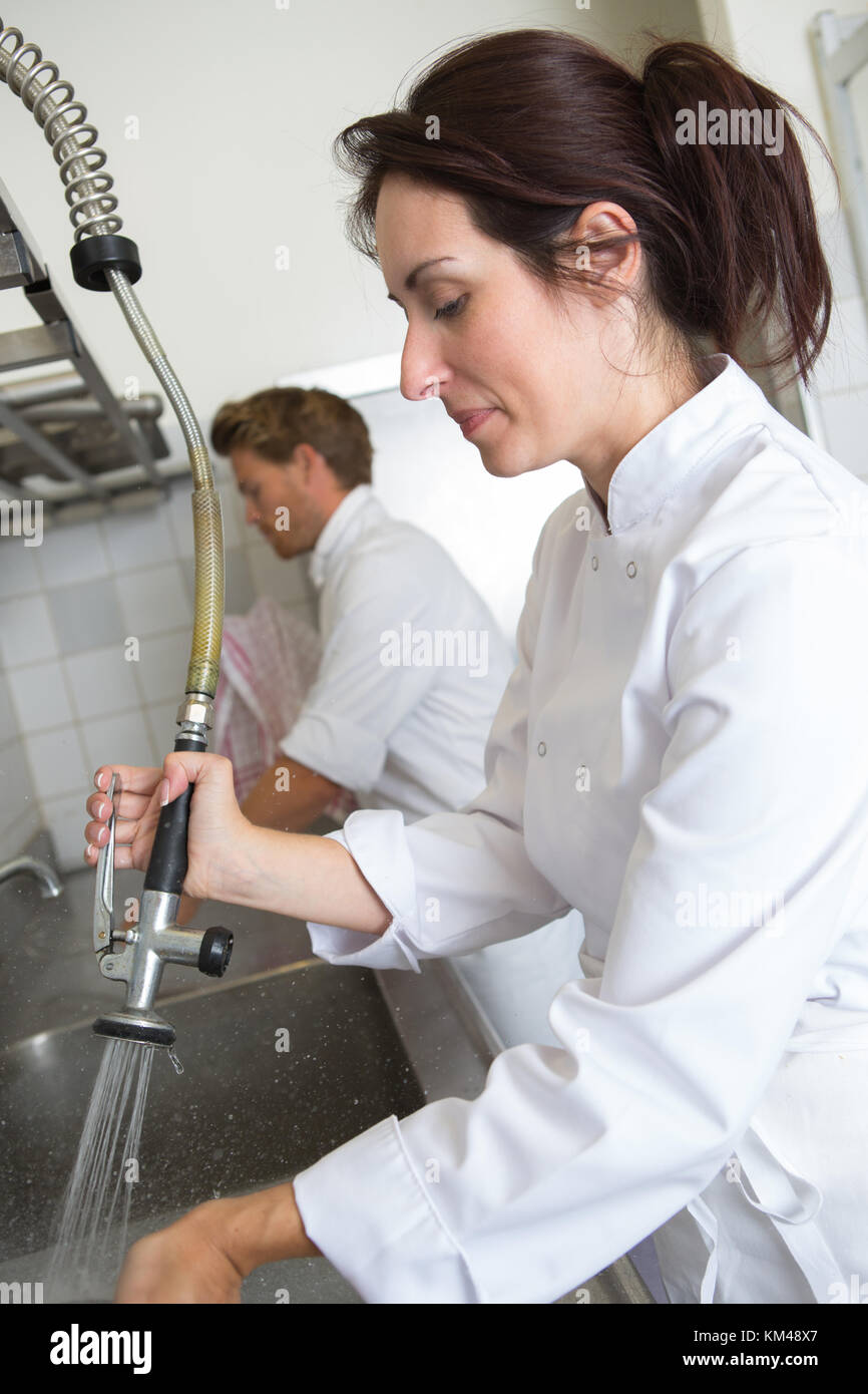 Restaurant kitchen dish washing hi-res stock photography and images - Alamy