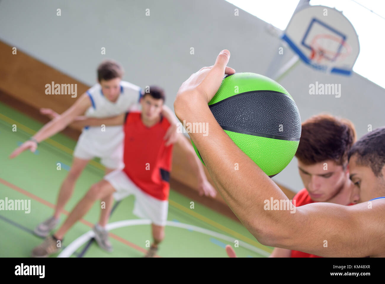 Teen basketball match hi-res stock photography and images - Alamy