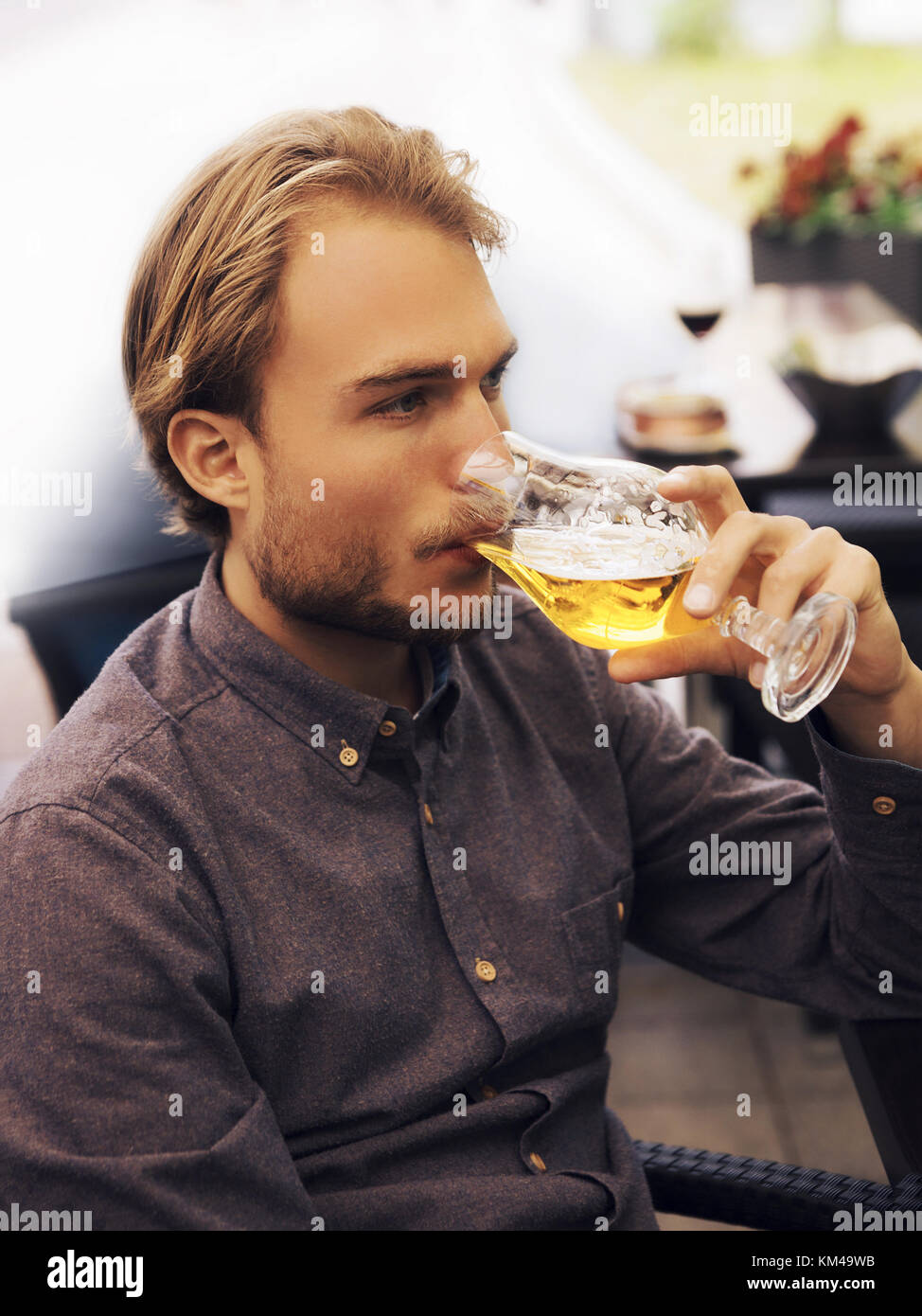 Outdoor beer tasting hi-res stock photography and images - Alamy