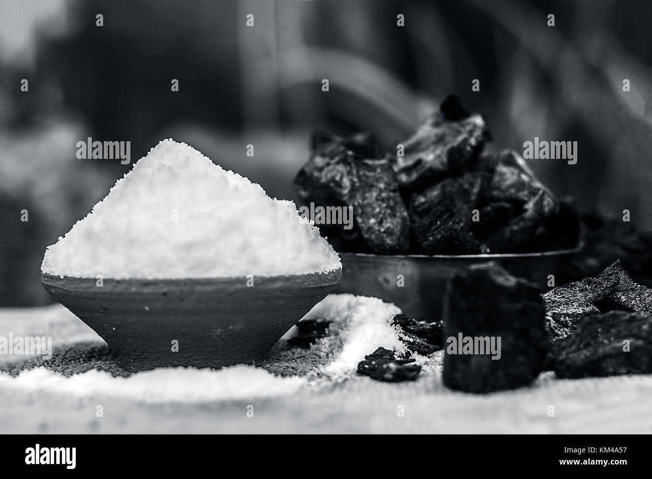 Sodium chloride,Salt in a clay bowl with coal Stock Photo - Alamy