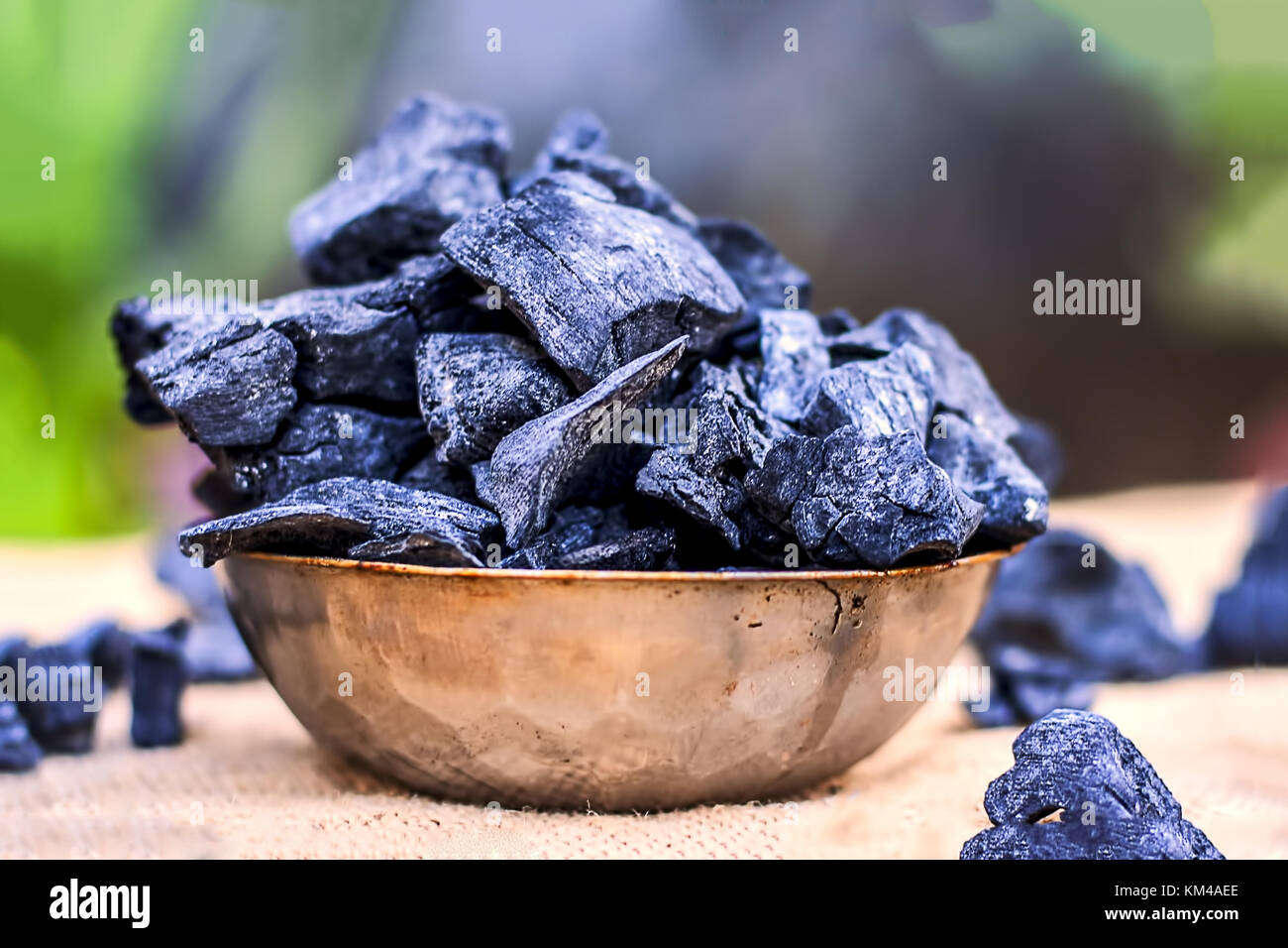 White rusted bowl hi-res stock photography and images - Alamy
