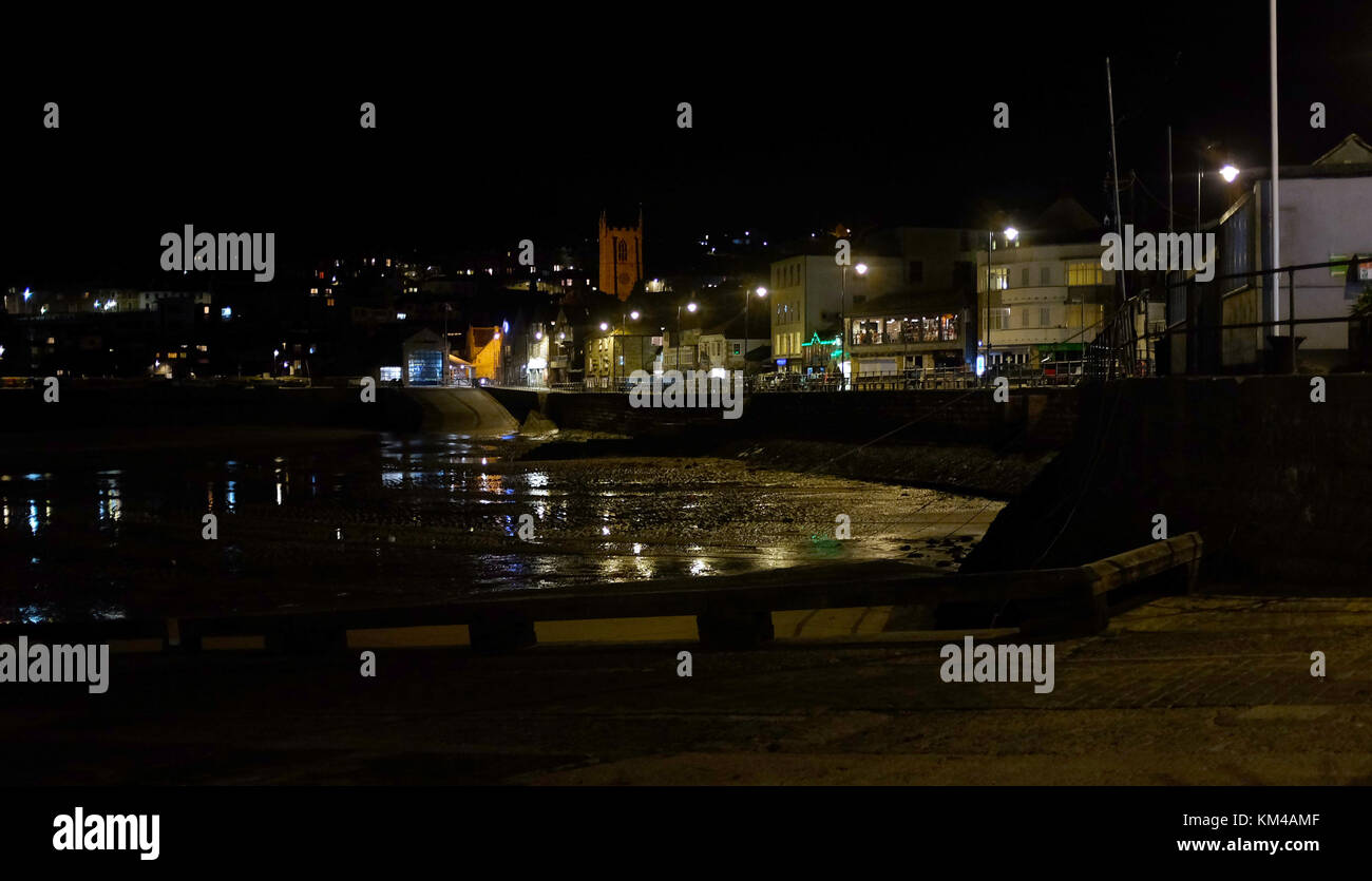 Harbours cornwall hi-res stock photography and images - Alamy